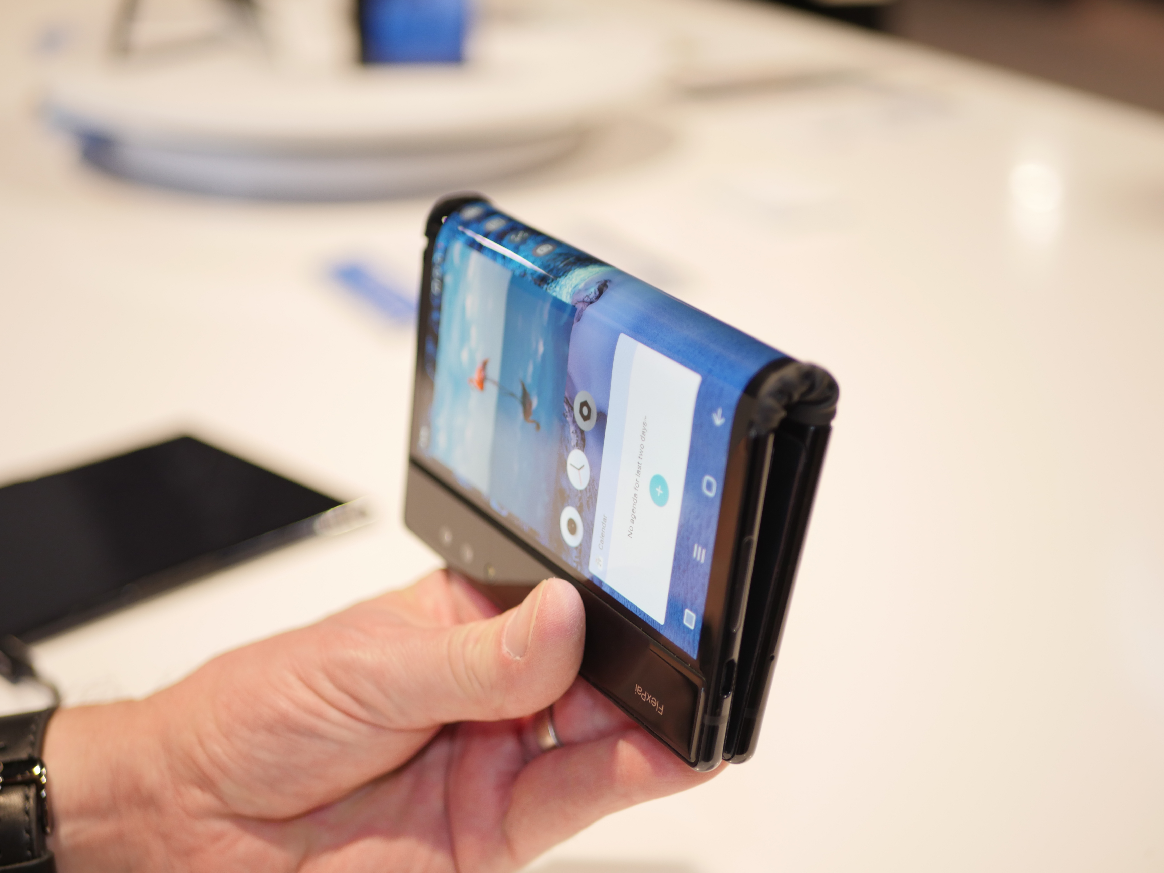 CES 2019: Royole releases the world's first commercially available ...