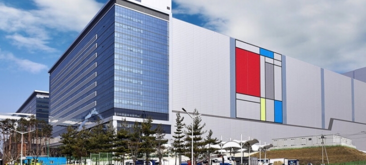 Samsung begins mass production of 7nm EVU chips at new production line ...