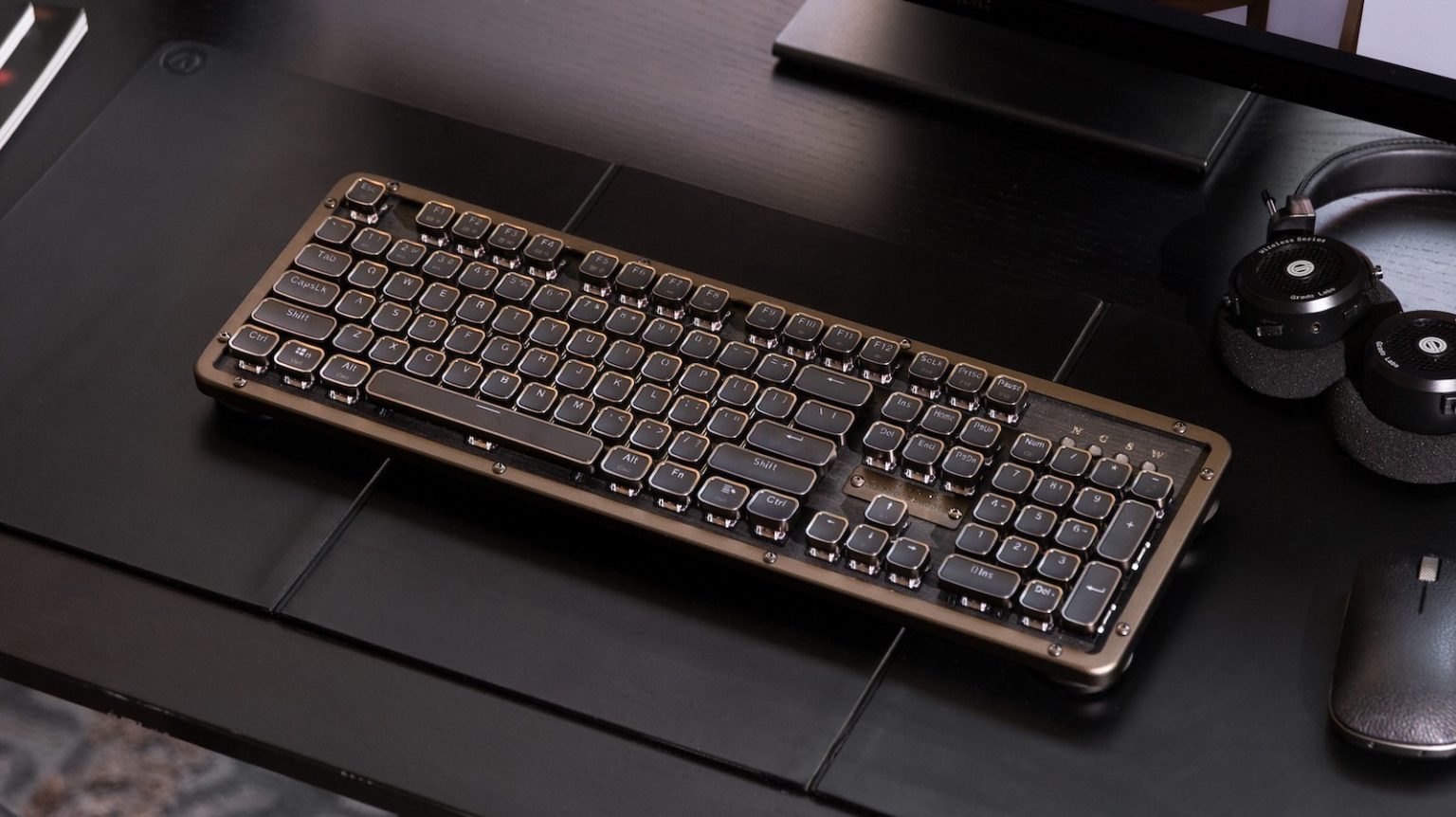 Azio showcases new RC Prestige retro-style mechanical keyboards | KitGuru